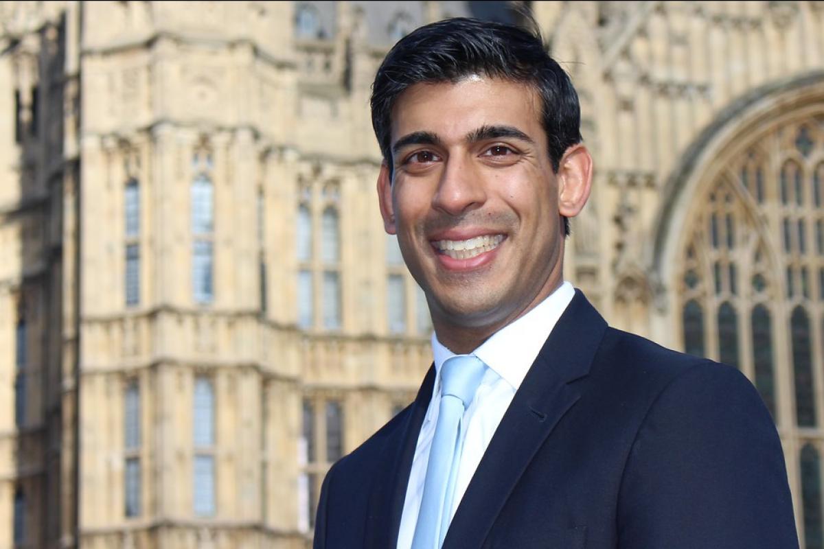 Celebra India ascenso de Rishi Sunak como primer ministro británico | BI Noticias
